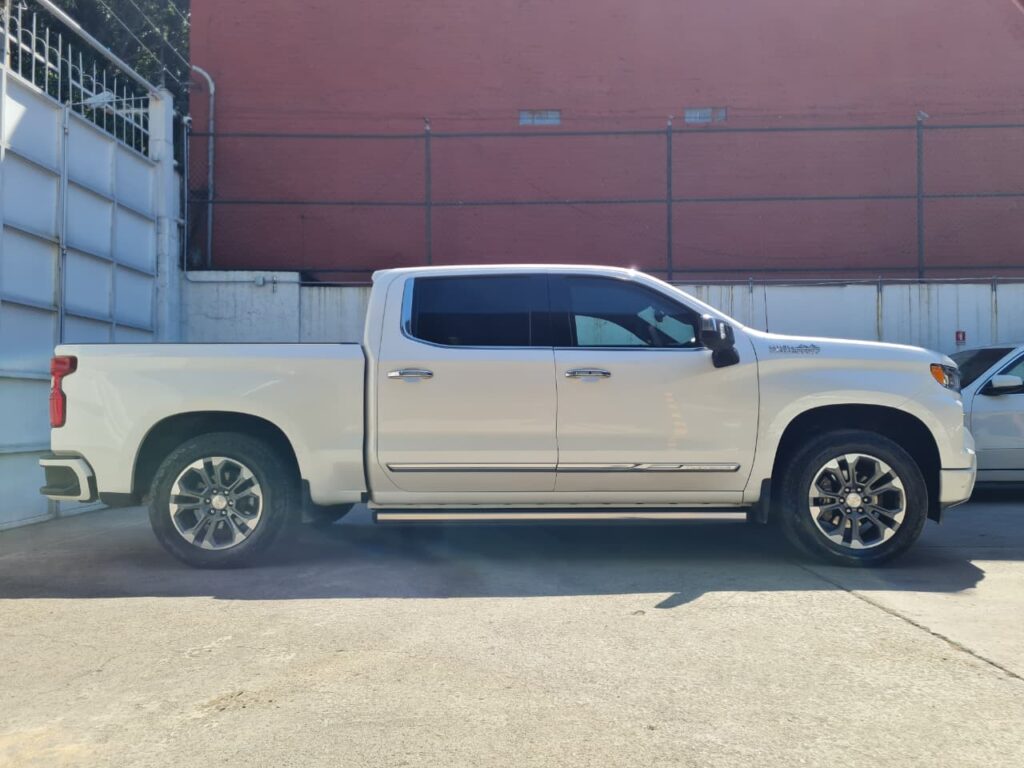 Chevrolet Cheyenne High Country - Niis Automotriz